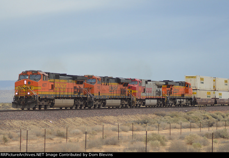 BNSF 4677